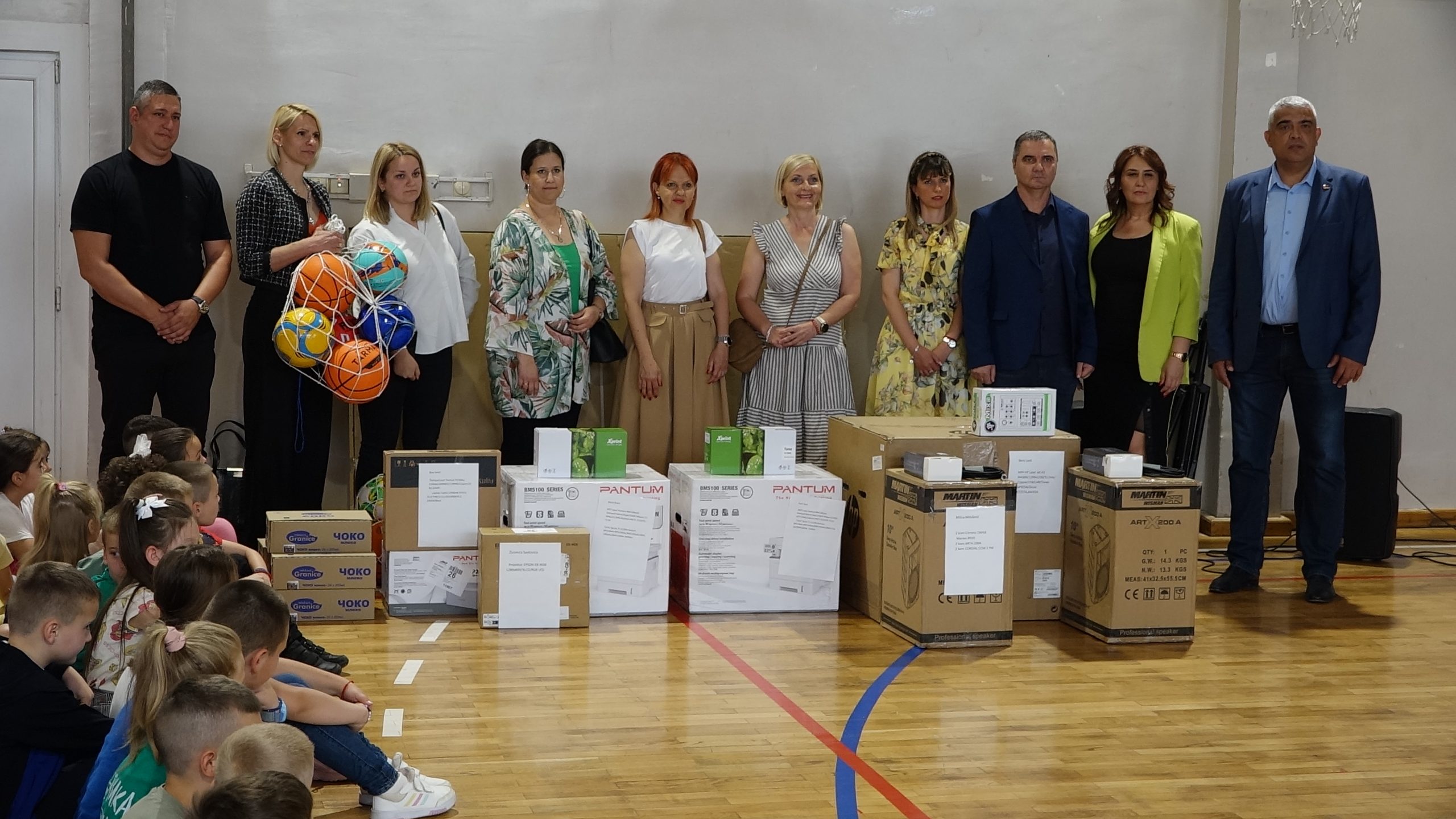 Djaci Vas mole usporite pored škole – Info M